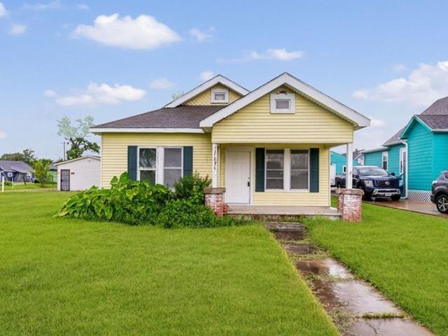 1211 W 2nd St, Freeport, TX 77541