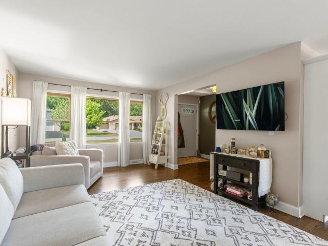 1211 W Marion Road