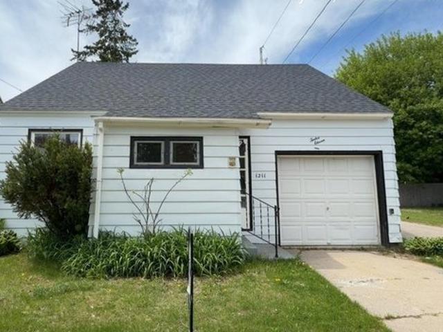 1211 Wells St, Marinette, WI 54143