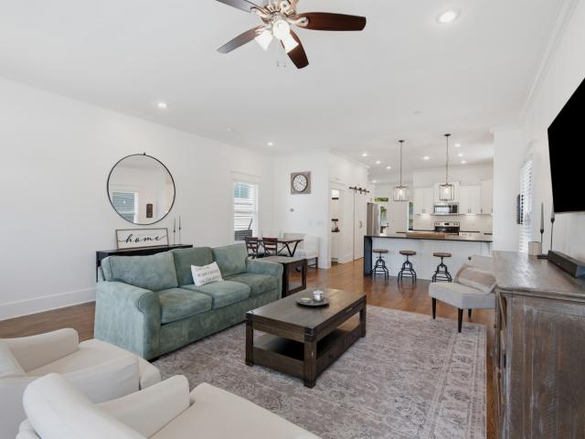 1211B Montgomery Ave