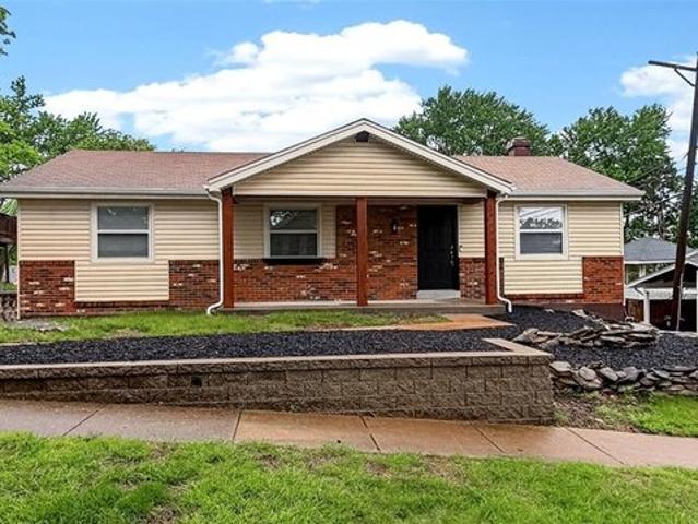 12123 Wesland Dr, Maryland Heights, MO 63043