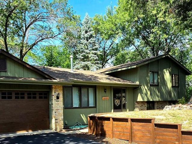 12123 Red Oak Ct S, Burnsville, MN 55337