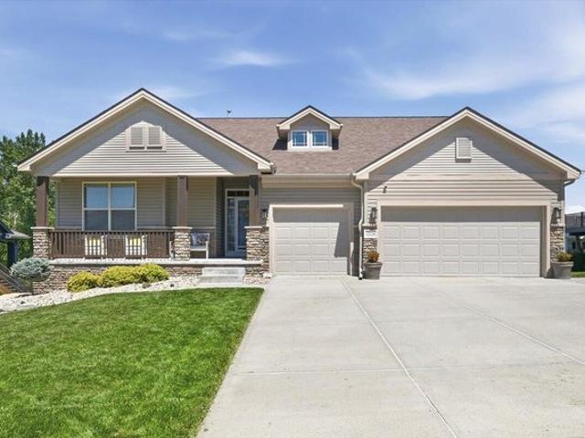 12126 Elmwood Dr, Bennington, NE 68007