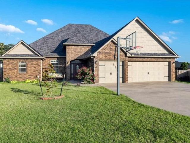 1212 Baybrook Dr, Elgin, OK 73538