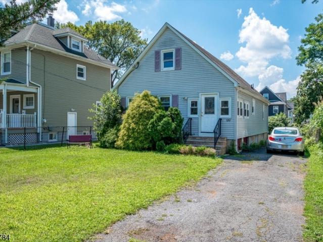 1212 Cameron Ave