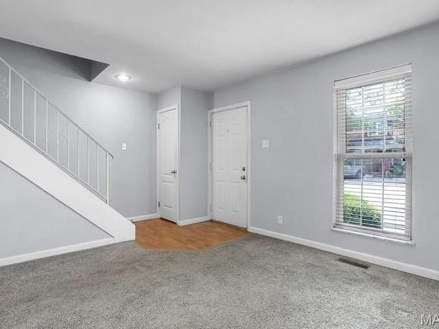 1212 Clarkson Ct, Ellisville, MO 63011