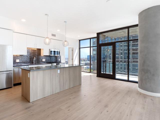 1212 Demonbreun st # 1002 B2 corner