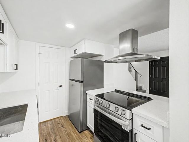 1212 E Lawrence Ln, Phoenix, AZ 85020