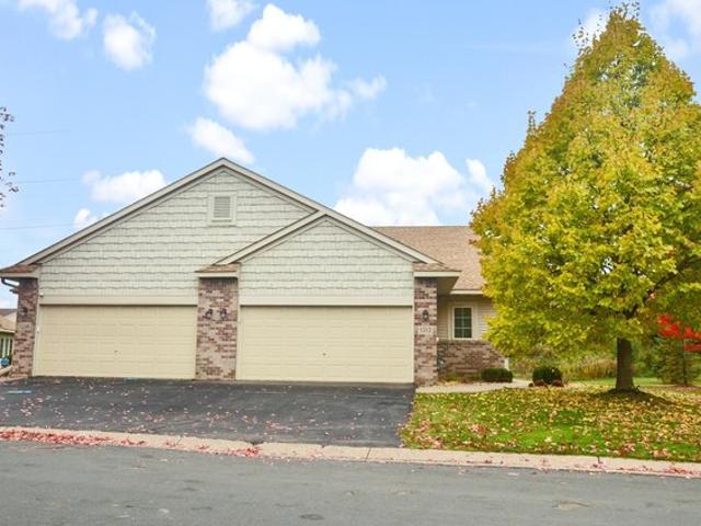 1212 Highridge Ct, Maplewood, MN 55109