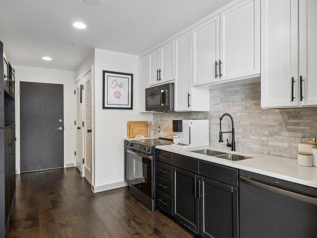 1212 Laurel St # 1612