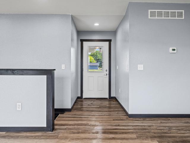 1212 Leo Dr