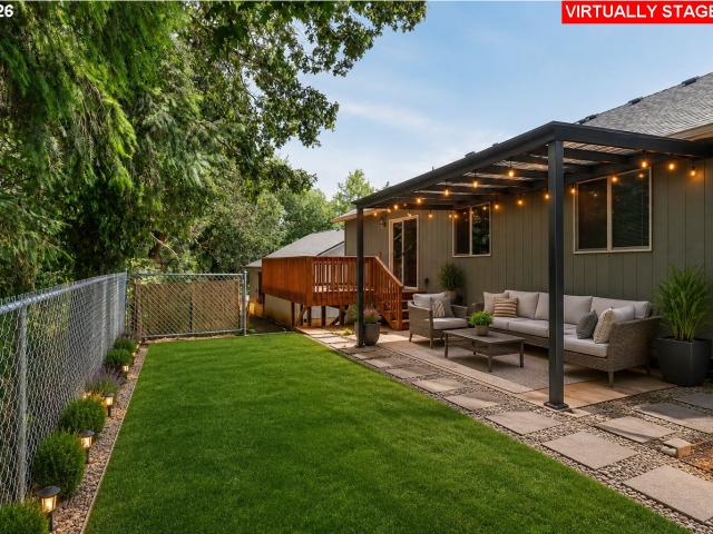 1212 sw pioneer dr
