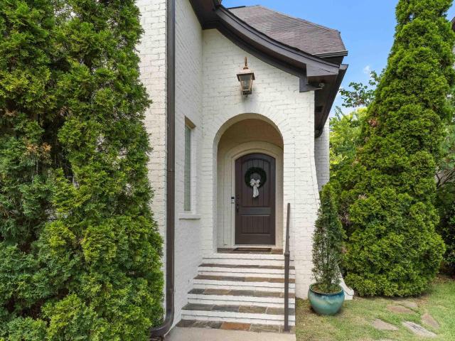1212 Vestavia Place