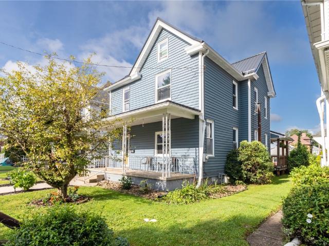 1212 Vine St