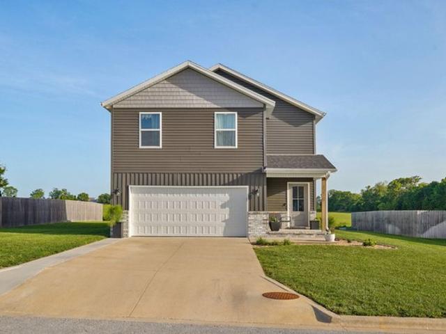 1212 W Holly St, Republic, MO 65738