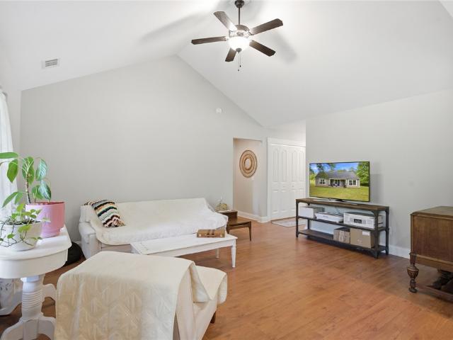 1212 West Oak Highway