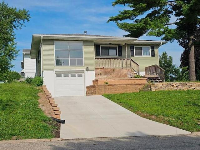 1212 16th St SW, Cedar Rapids, IA 52404