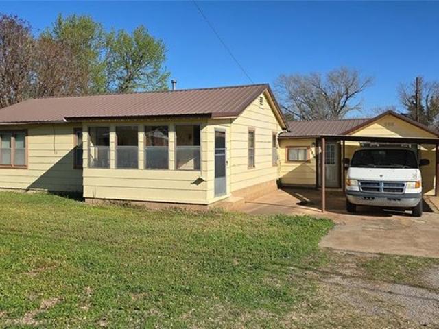 1212 12th St, Maysville, OK 73057