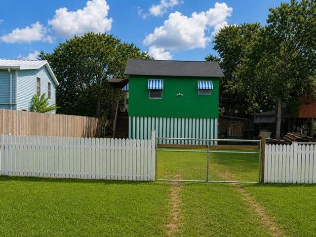 12131 Sandpiper Rd, Angleton, TX 77515