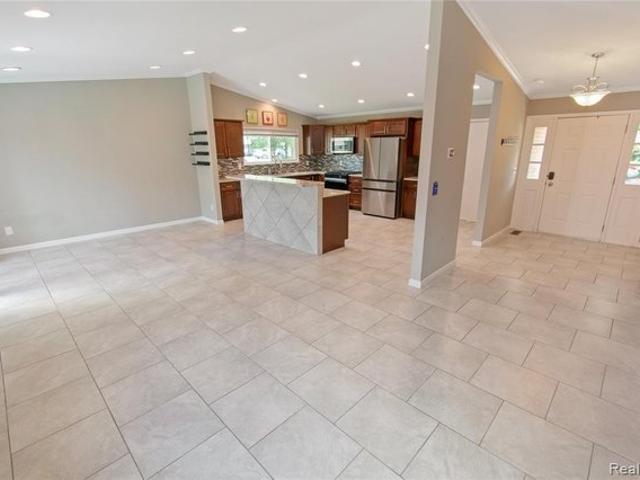 12137 Volpe Dr, Sterling Heights, MI 48312