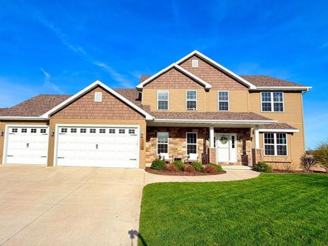1213 Nature Trail Dr, Neenah, WI 54956