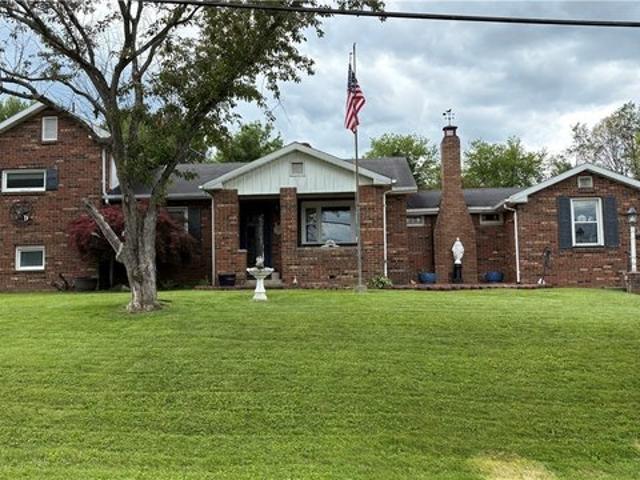 1213 Oakwood St, East Liverpool, OH 43920