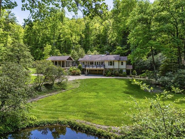 1213 Bull Pen Rd, Cashiers, NC 28717