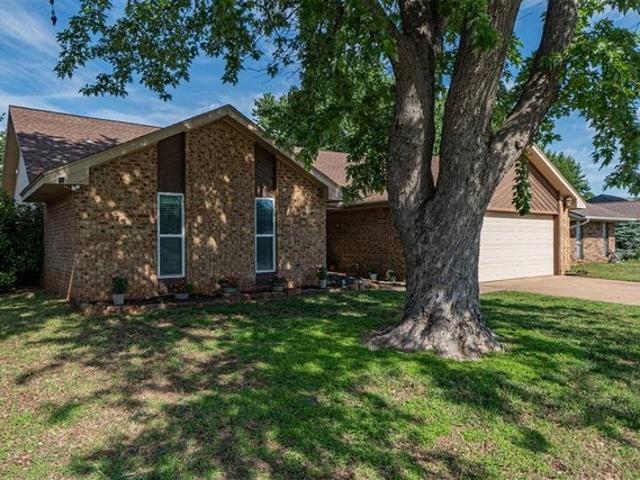 1213 Bluff Creek Dr, Edmond, OK 73012