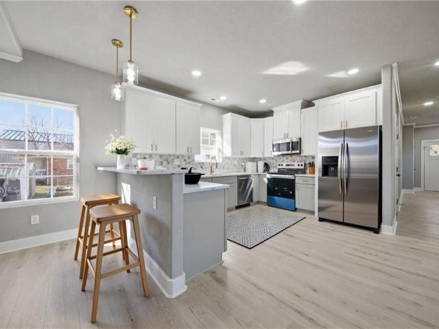 1213 Centre AVE