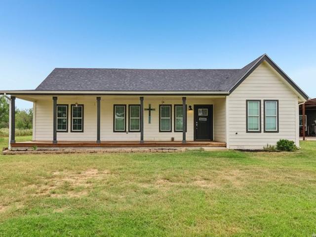 1213 County Road 1670, Moore, TX 78057