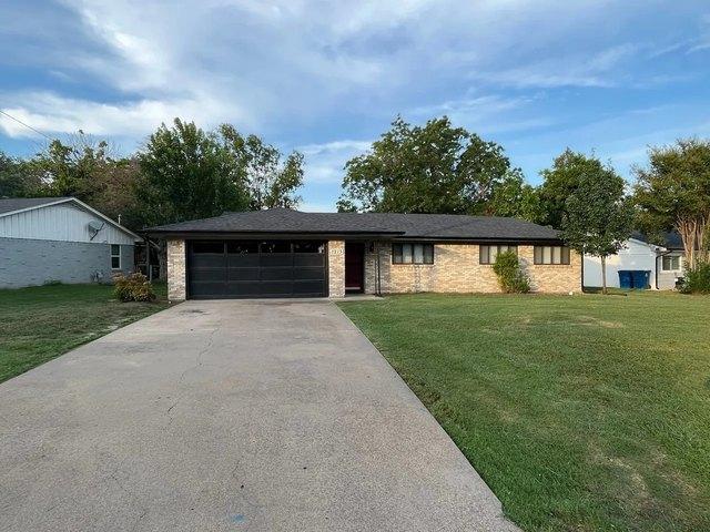 1213 Crestview Dr, Kaufman, TX 75142