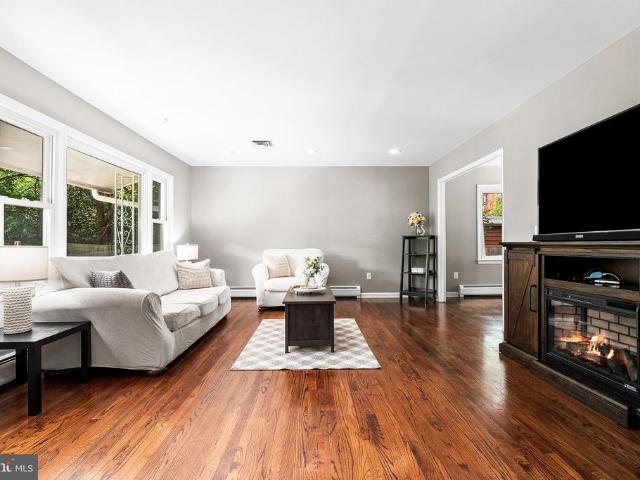 1213 Dale Drive