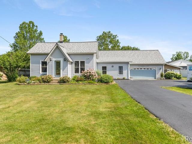 1213 Hayes St NW, Marne, MI 49435