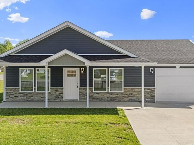 1213 Ironwood Pass Ave, Scottsburg, IN 47170