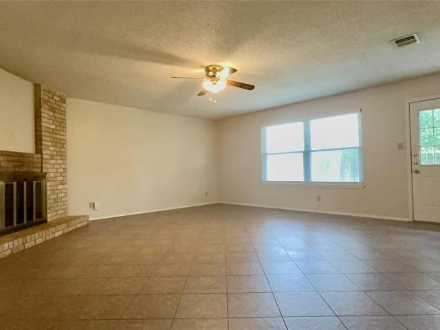 1213 Kenyon Dr
