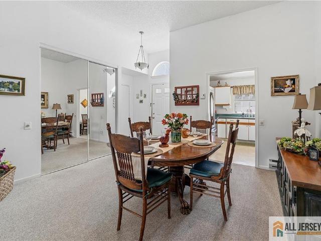 1213 Lindera Plaza B