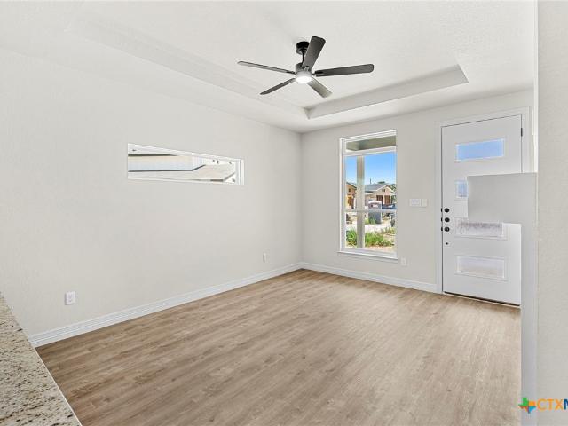 1213 Lone Pine Way