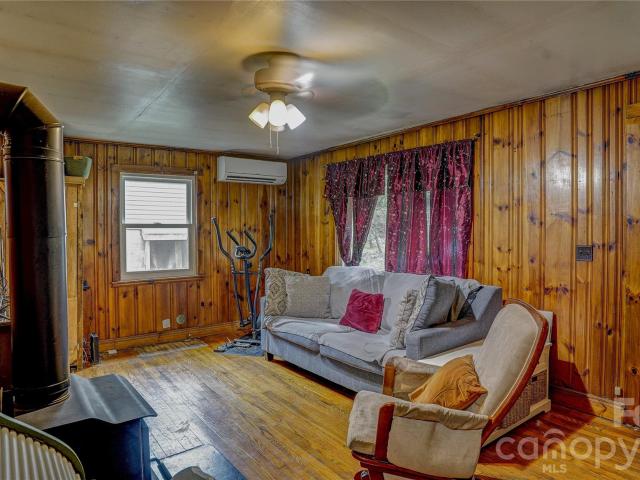 1213 Roaring Fork Road