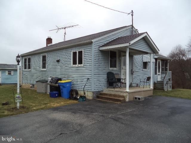 1213 S Lake Rd, Spring Grove, PA 17362