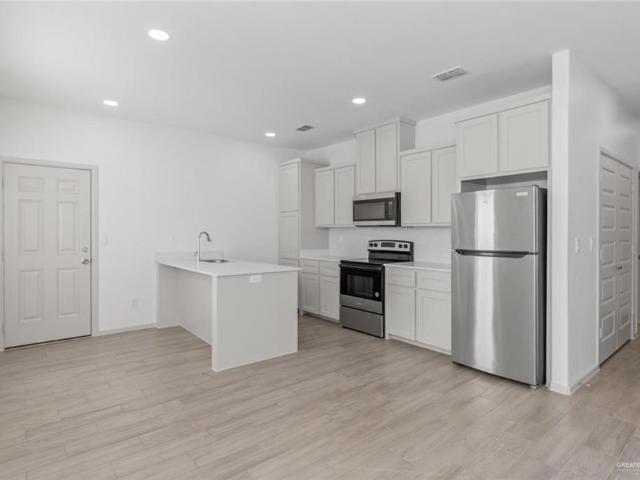 1213 Shavano Drive 4