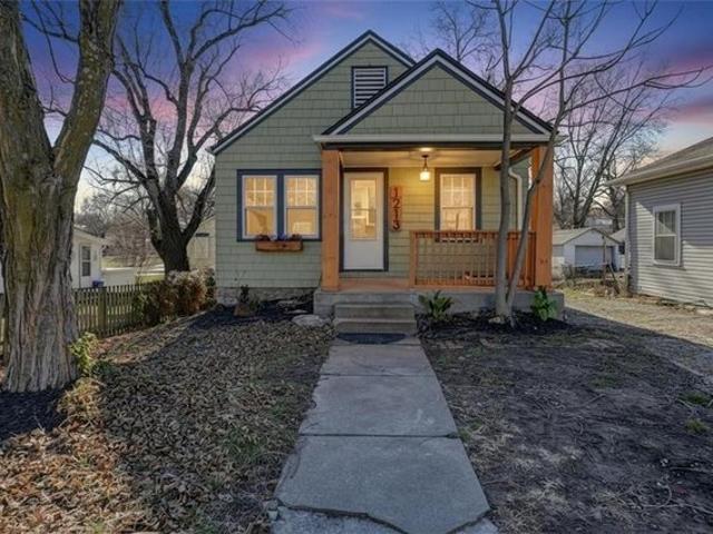 1213 Spruce St, Leavenworth, KS 66048