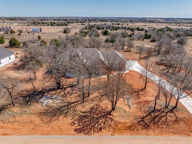 1213 Twin Oaks Dr