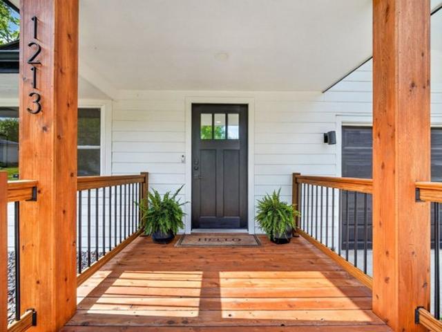 1213 W Clinton Ave, Indianola, IA 50125