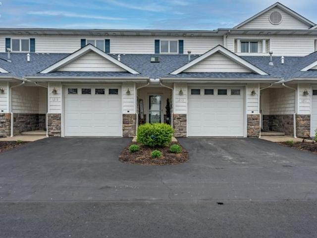 1213 W Lakeshore Dr, Port Clinton, OH 43452