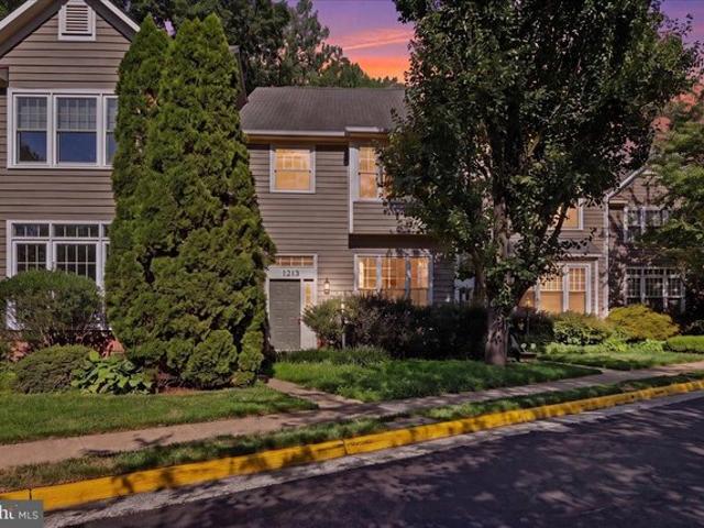 1213 Weatherstone Ct, Reston, VA 20194