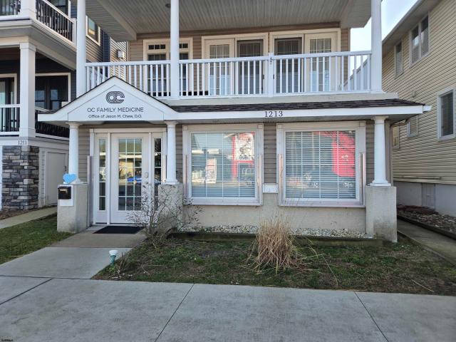 1213 West Ave