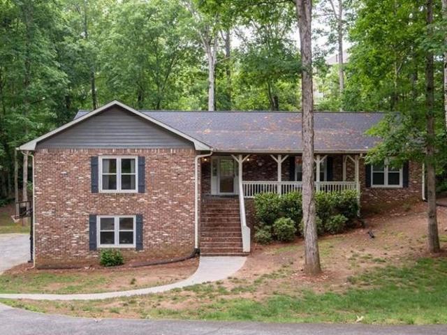 1213 Wind Hill Ln SW, Marietta, GA 30064
