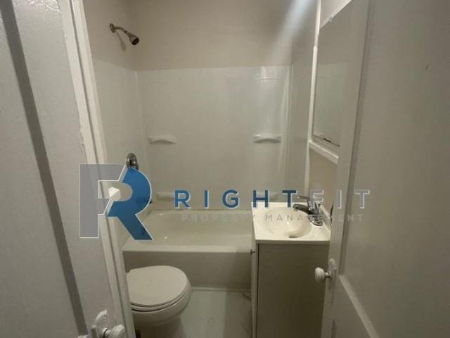 1213 1215 Pine Street Duplex 2 Bedroom Apartment for Rent at 1213 Pine St, Middletown, OH 45044