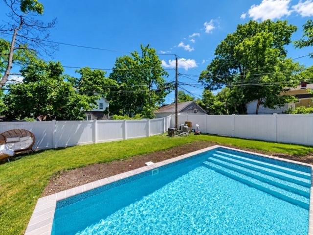 121 3Rd St