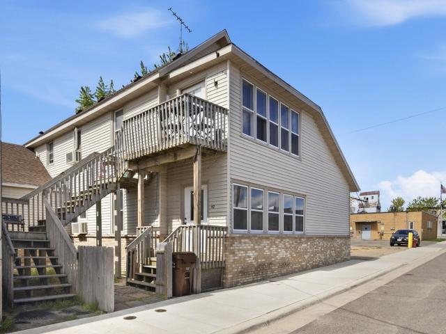 121 1st Street W